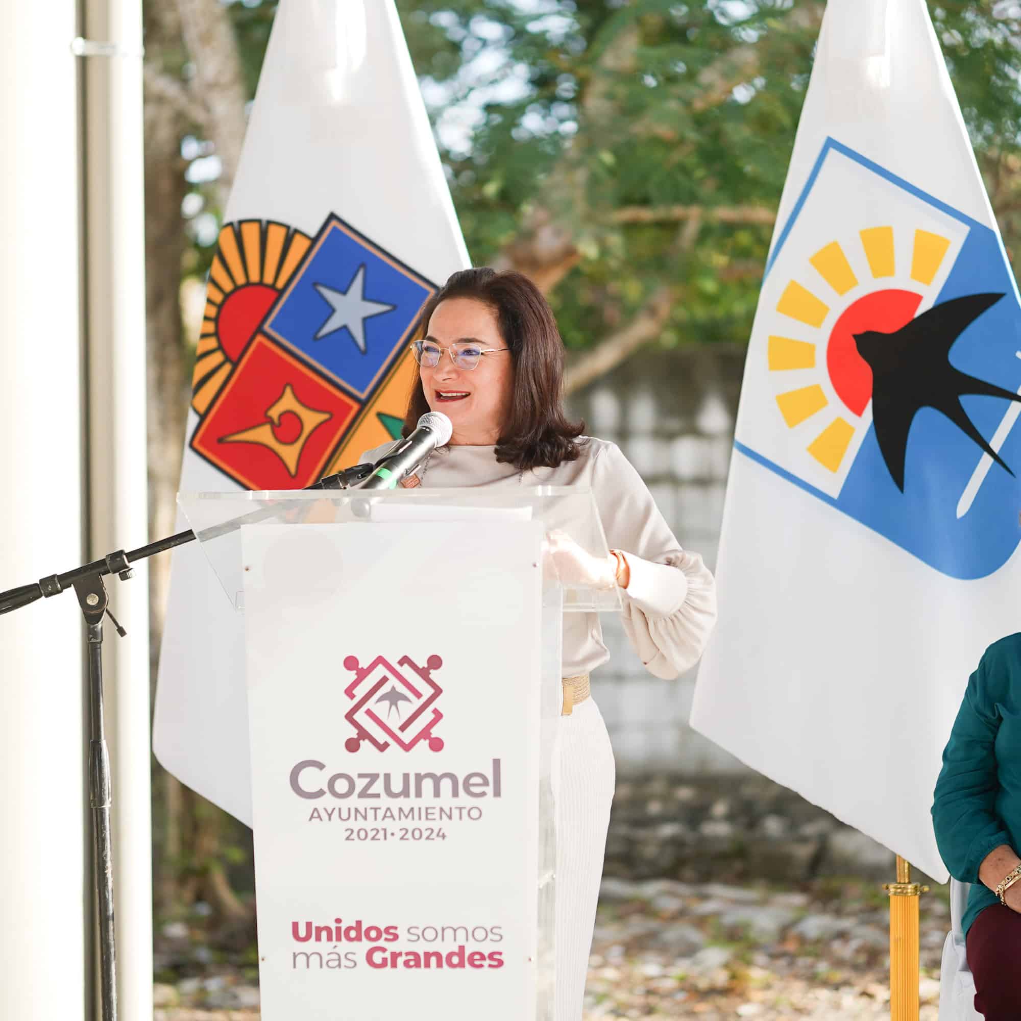 JUANITA ALONSO ENTREGA DOMO DE USOS MÚLTIPLES A ESCUELA SECUNDARIA EN ...