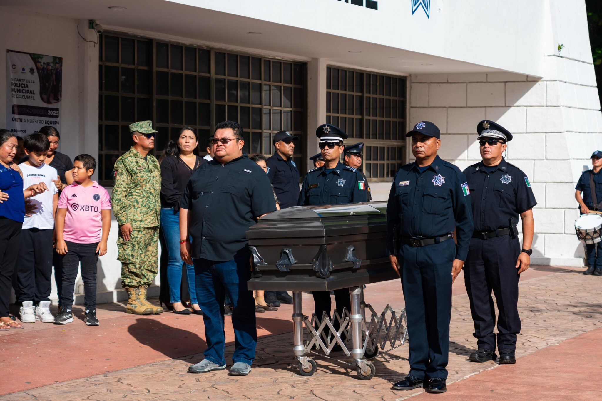 RINDEN HOMENAJE PÓSTUMO AL SUBDIRECTOR DE TRÁNSITO, TELLY ROBERT CAMAL ...
